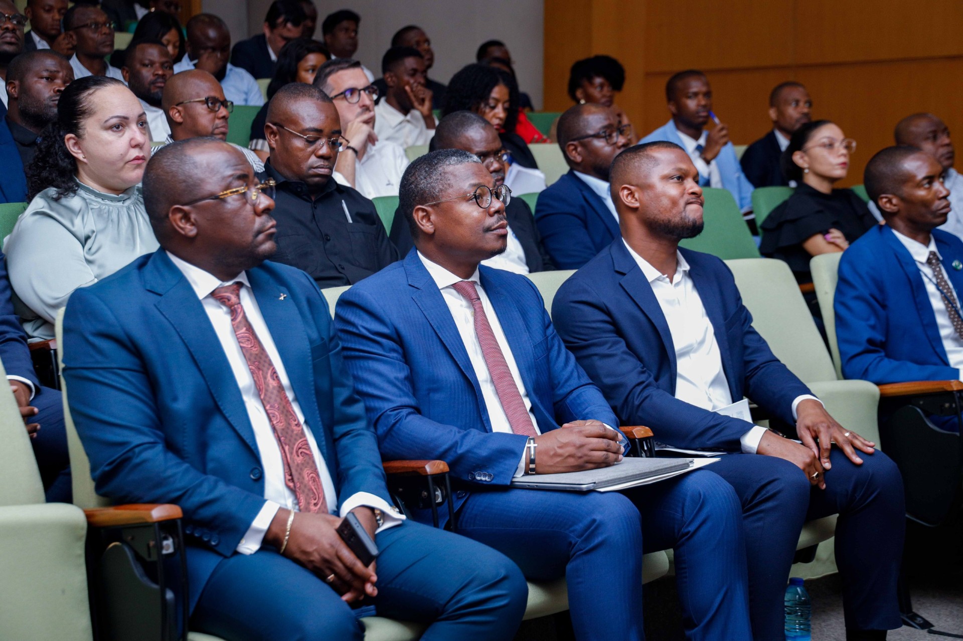 AGT realiza lançamento do Manual de Educação Tributária e da colecção ...