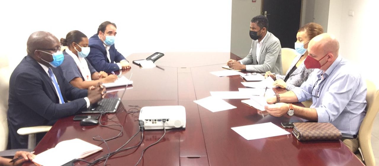 O encontro teve lugar esta segunda-feira, 13, nas instalações do INAPEM ...